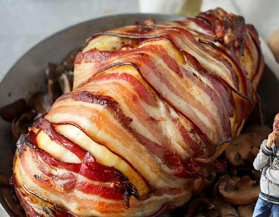 Pintade de Janzé rôtie au lard fumé - Les Fermes de Janzé